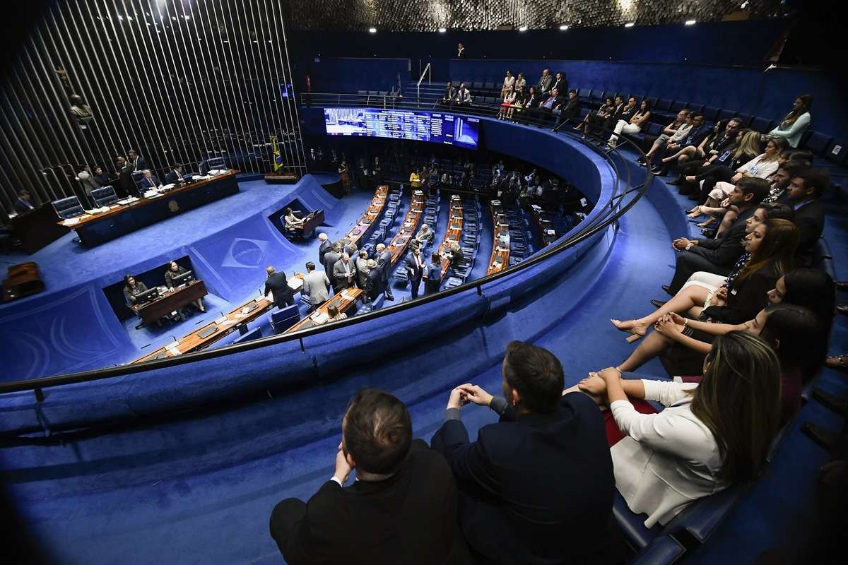 Senadores eleitos em outubro tomam posse e elegem presidente em 1º de ...